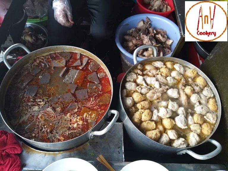 BÚN BÒ HUẾ - Vietnamese spicy beef noodle soup in Hue style-Hue Food